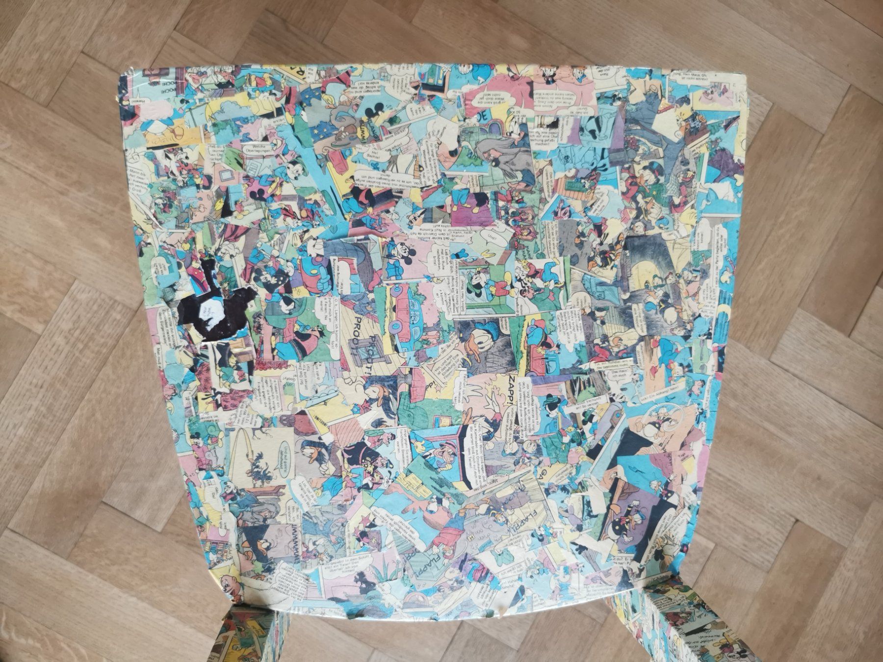 Cooler Holz-Stuhl beklebt mit Micky Mouse Comics (Gebraucht) in Beinwil ...