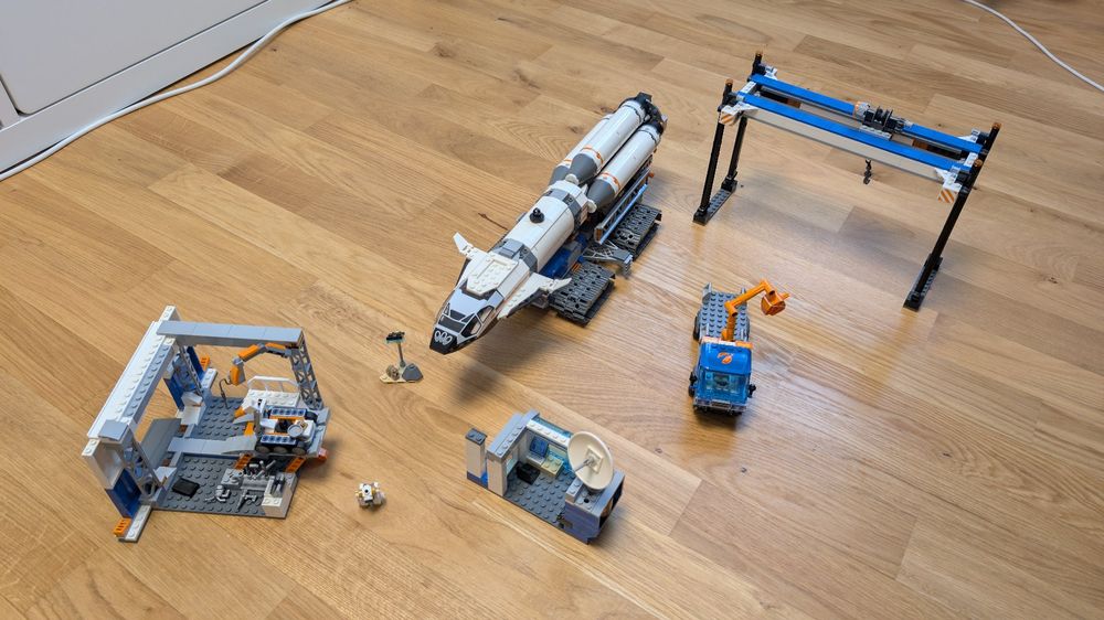 Lego Raketenmontage & Transport 60229 (Gebraucht) in Uster für CHF 75 ...