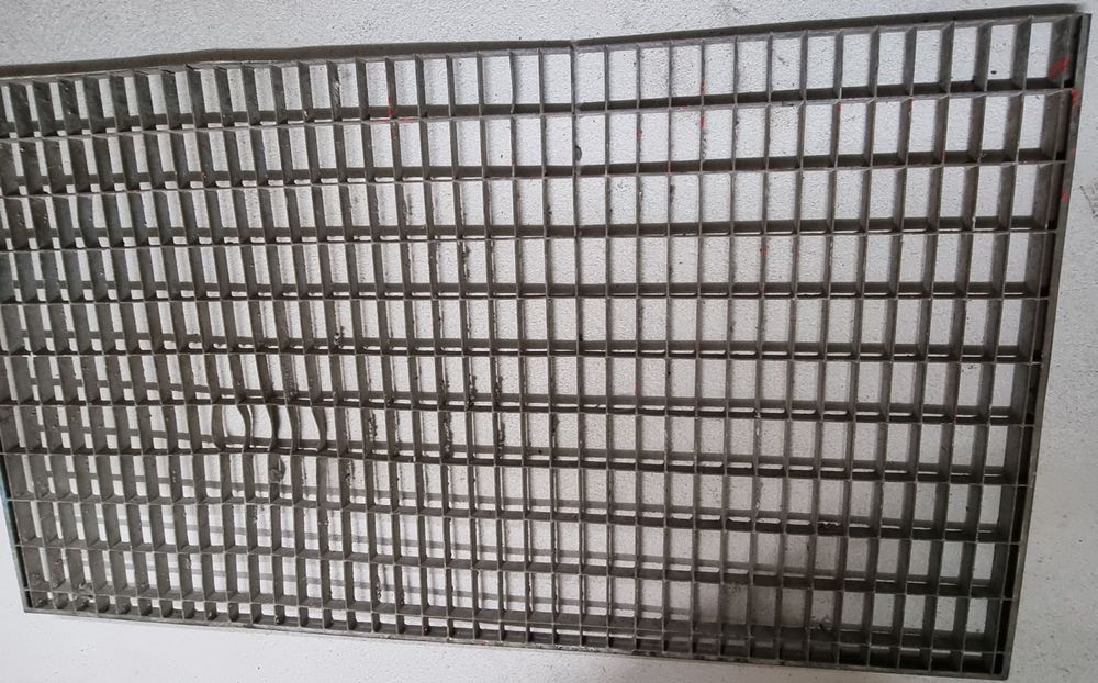 Robuste Gittermatte, ideal für den Aussenbereich! (Defekt) in Dübendorf ...
