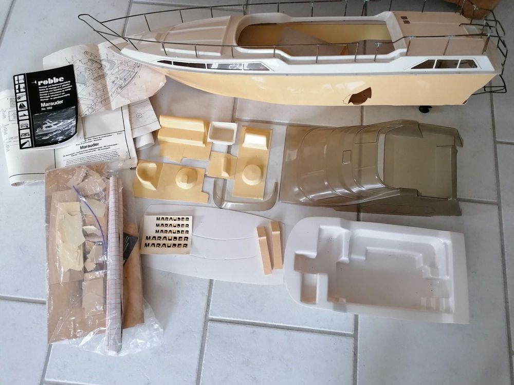 Maroder Bausatz Boot Marauder von robbe (Defekt) in für CHF 18 – nur ...