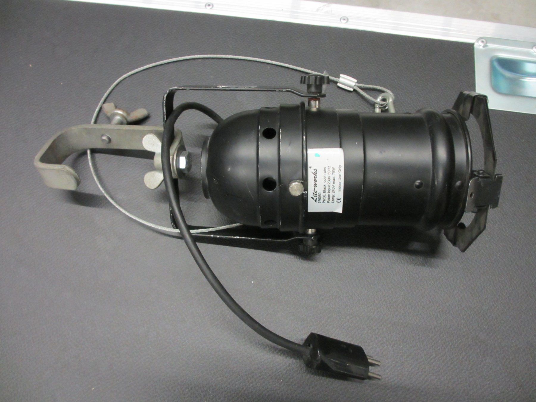 Par 30 Gehäuse mit LED Philips Dimable 12W 2700K 25D E27 (Gebraucht) in ...