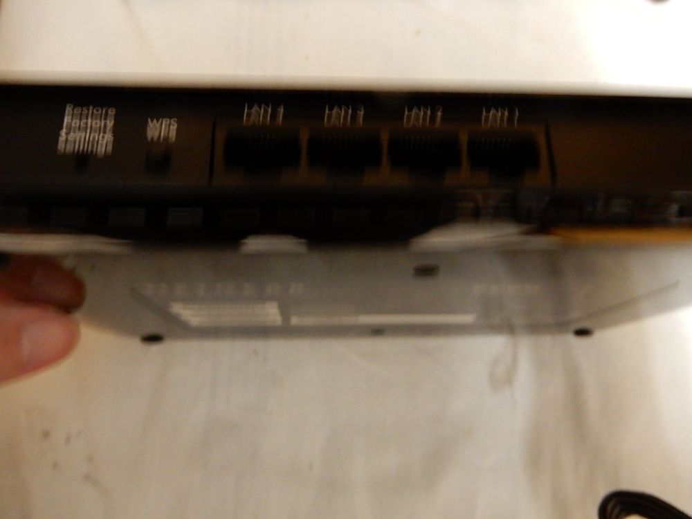 Netgear WiFi Router Model WN2500RP ohne Stromadapter (Gebraucht) in ...