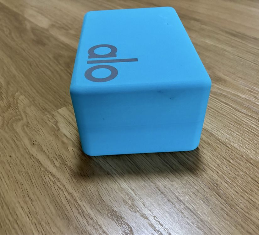 Alo Yoga Block (Gebraucht) in Baden für CHF 18 – mit Lieferung auf ...