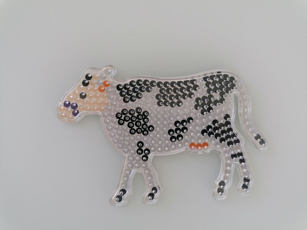 TOP-ZUST: Bügelperlen-Vorlage KUH 16x10cm (Gebraucht) in Uster für CHF 1.5 – mit Lieferung auf ...