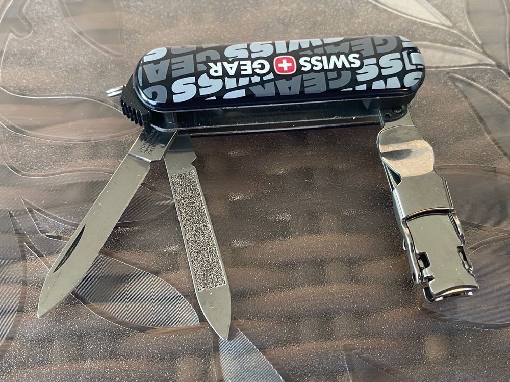 Kleines Sackmesser VICTORINOX „SWISS GEAR“ mit Nagelknipser (Neu ...