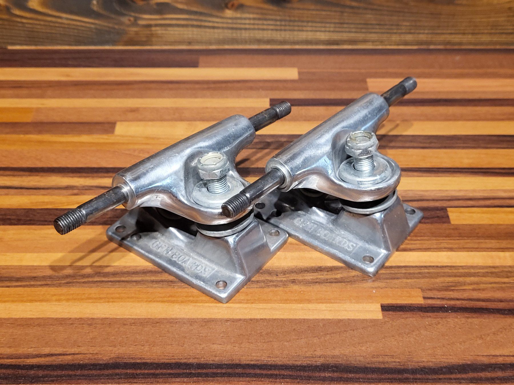 Skateboard Set: 2x Truck-Paare + 4x Freedom Dolly Wheels (Gebraucht) in ...