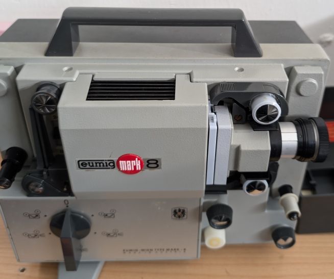 Eumig Mark 8 Filmprojektor Super 8 (Defekt) in Frauenfeld für CHF 5 – mit Lieferung auf Ricardo ...