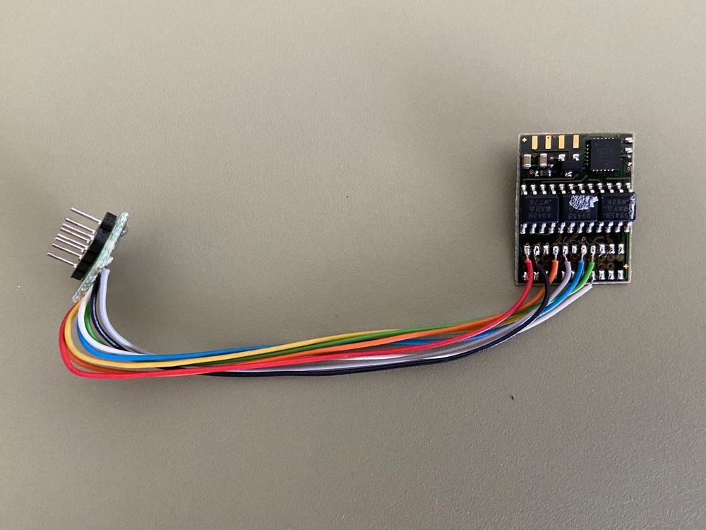 D&H Lok-Decoder DH21A-2 mit Anschlusskabel für NEM 652 | Kaufen auf Ricardo