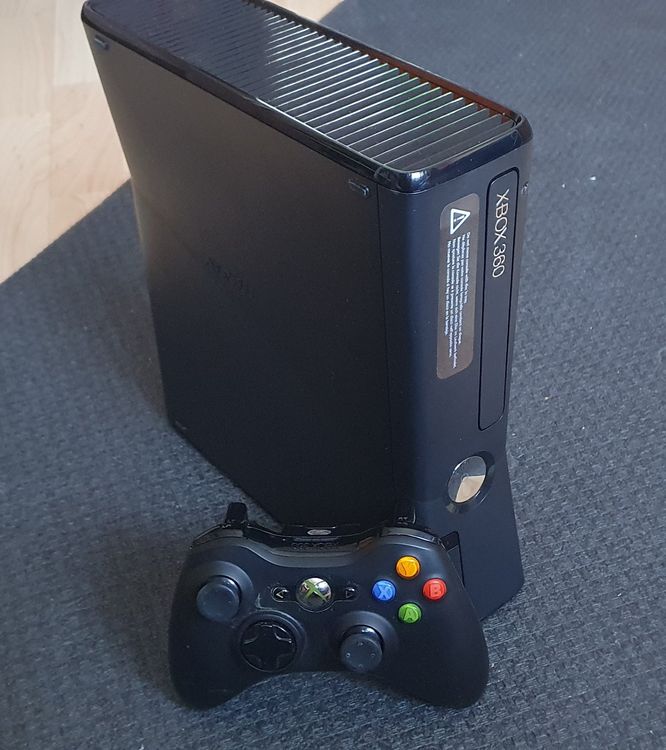 Xbox 360 Slim Konsole + 1x Controller | Kaufen auf Ricardo