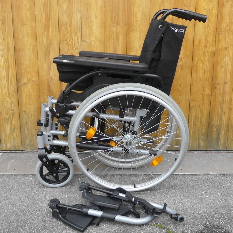 Rollstuhl Breezy, 42 cm Sitzbreite, nur CHF 149 | Kaufen auf Ricardo
