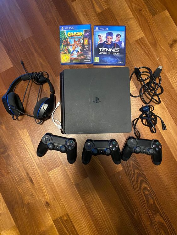 PS4 mit 3 Controller, Hyper Kopfhörer und 2 Spiele | Kaufen auf Ricardo