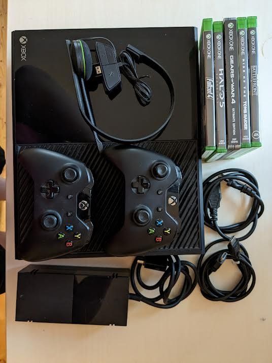 Xbox One Bundle mit 2 Controllern, Headset und 9 Top-Games (Gebraucht ...