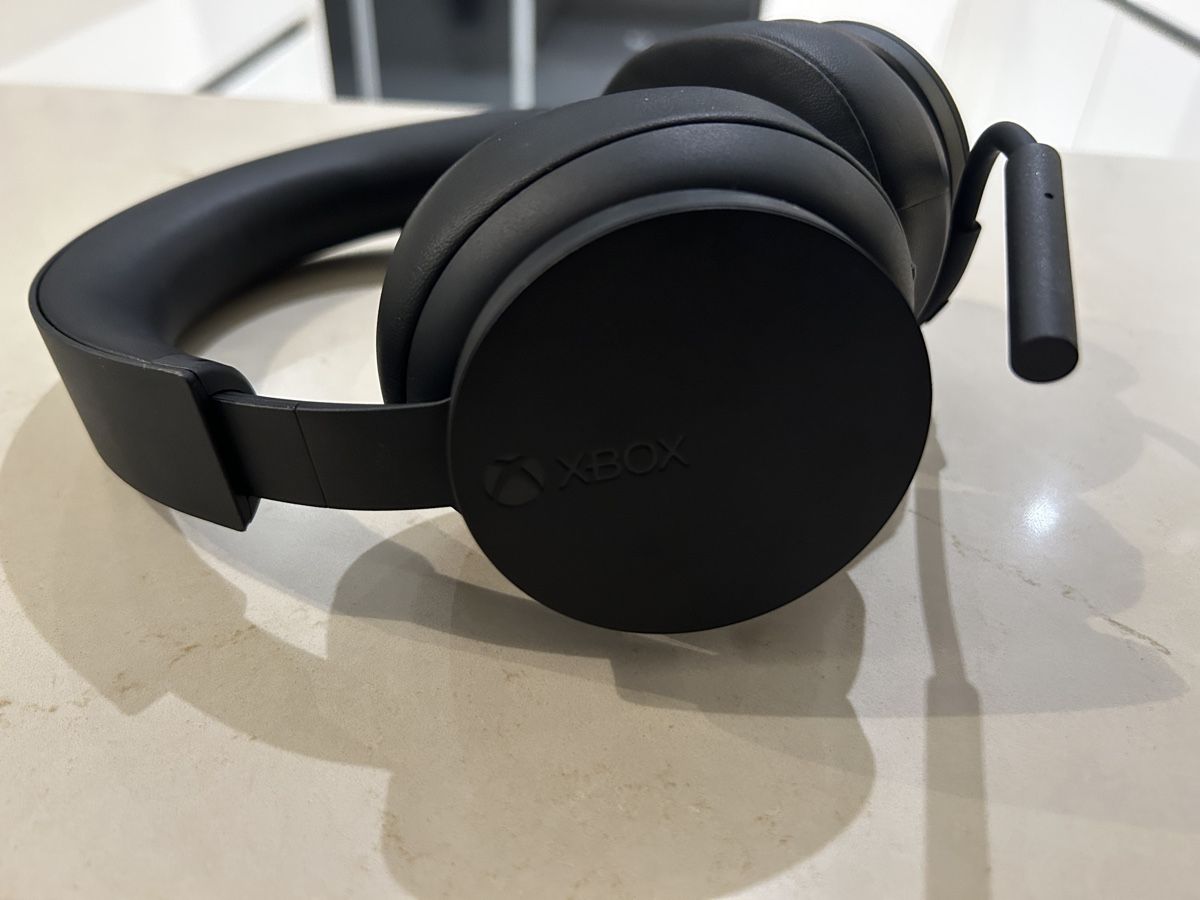 X Box x-Serie mit neuem Controller und neuem Headset (Gebraucht) in ...
