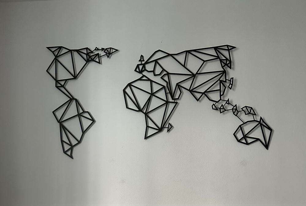 Geometric World Map Wall Art (Gebraucht) in Zürich für CHF 25 – nur ...
