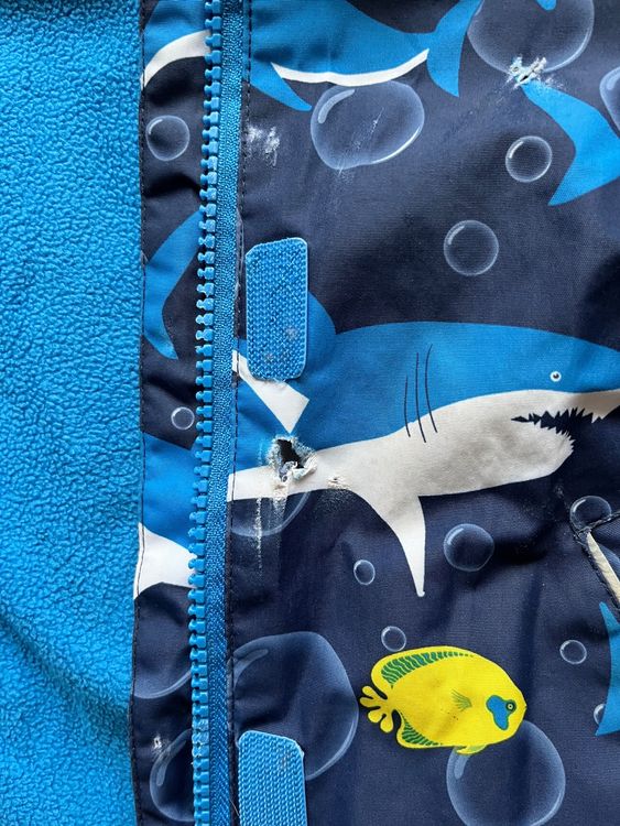 Regenjacke mit Hai Muster, Grösse 110/116 (Gebraucht) in Baden für CHF ...