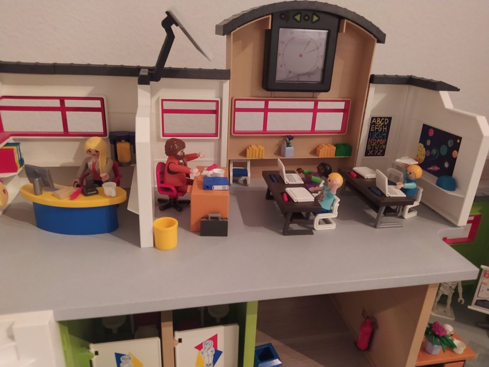 Playmobil City Life grosse Schule 9453 (Gebraucht) in Wittenbach für ...