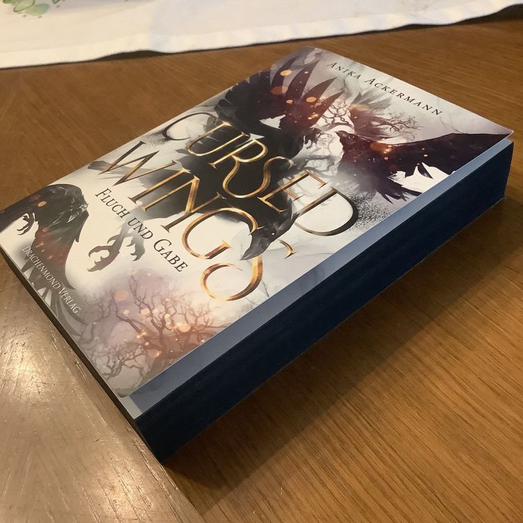 Cursed Wings Signiert, mit Farbschnitt und Charakterkarten | Kaufen auf ...