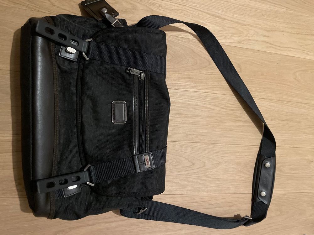 Tumi Laptop Tasche Messenger Bag (Gebraucht) in Cartigny für CHF 41 ...
