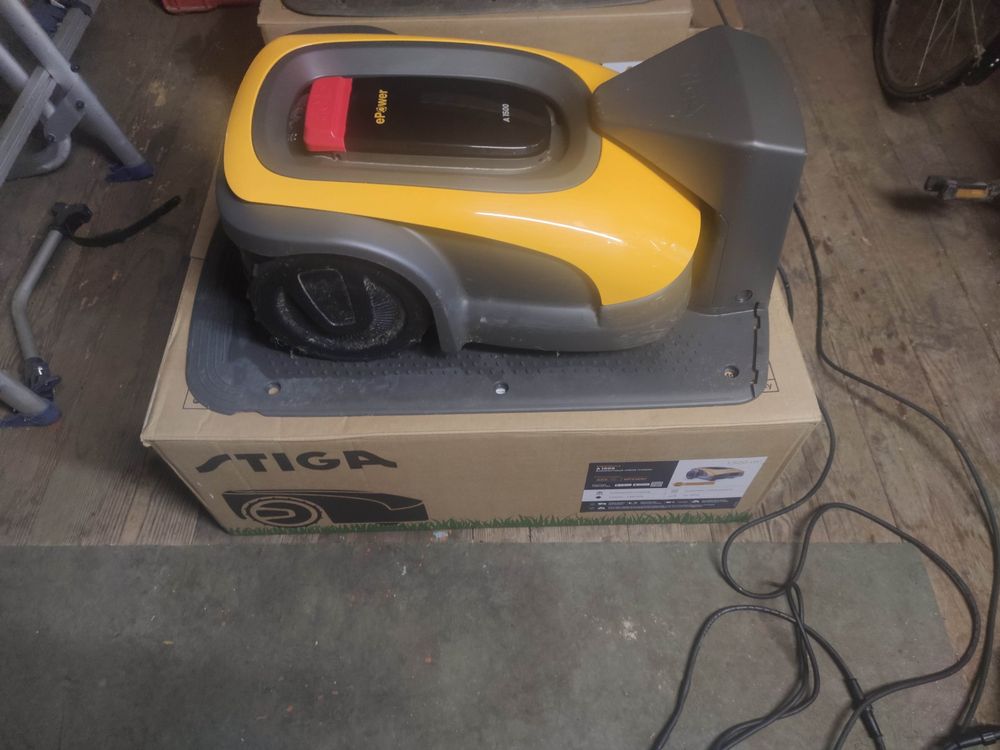 Stiga A1500 Rasenroboter ohne Begrenzungsdraht NP 2990.- (Gebraucht) in ...