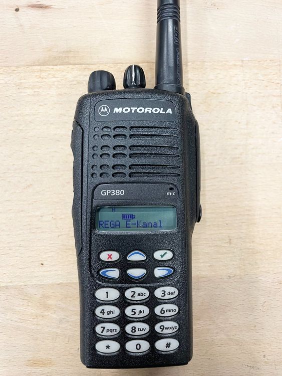Rega Notfunkgerät / Motorola GP 380 | Kaufen auf Ricardo