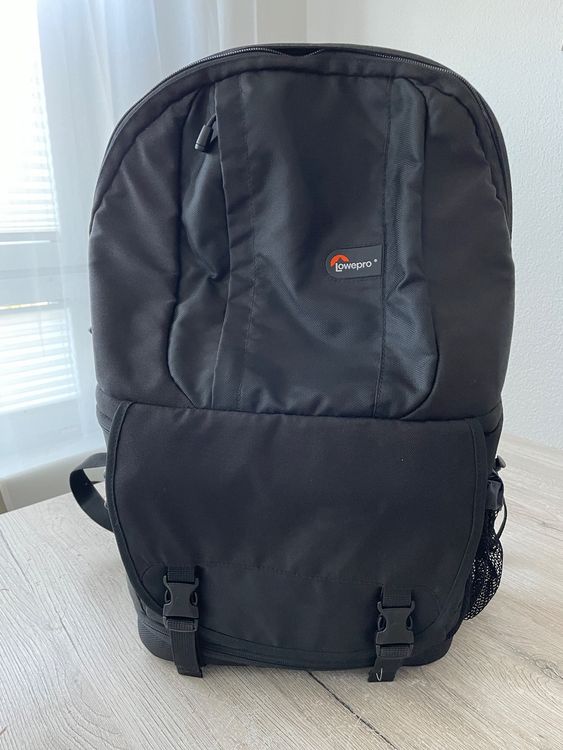 Praktischer rucksack schwarz „lowepro“ fastpack 200 | Kaufen auf Ricardo