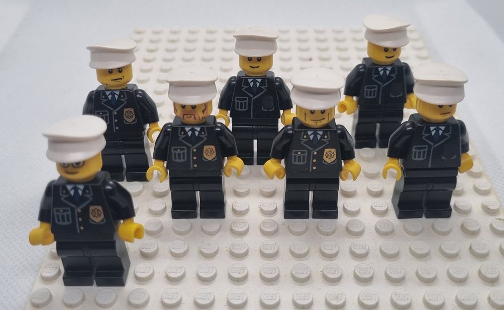 Lego Polizei 7 Stück Figuren Minifiguren (Gebraucht) in Laufen für CHF ...