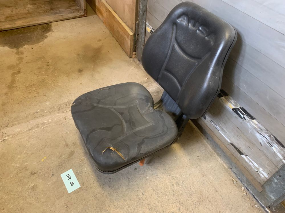 Nr 46, Sitz für Bagger Dumper Huki Traktor (Defekt) in Hausen am Albis ...