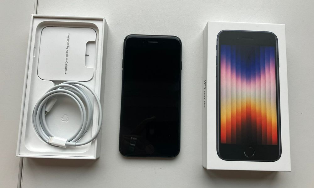 Neuwertiges "Apple iPhone SE 3. Gen. - Midnight - 128GB" | Kaufen auf Ricardo