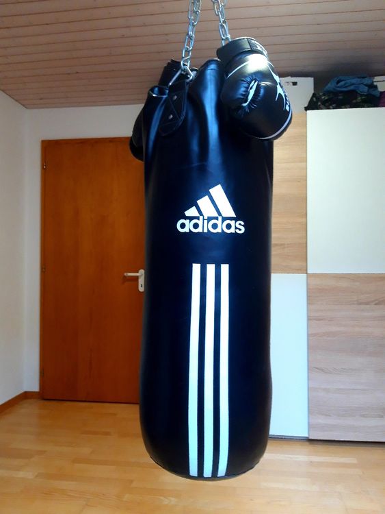 Boxsack inkl. Boxhandschuhe (Gebraucht) in für CHF 6 – nur Abholung auf ...