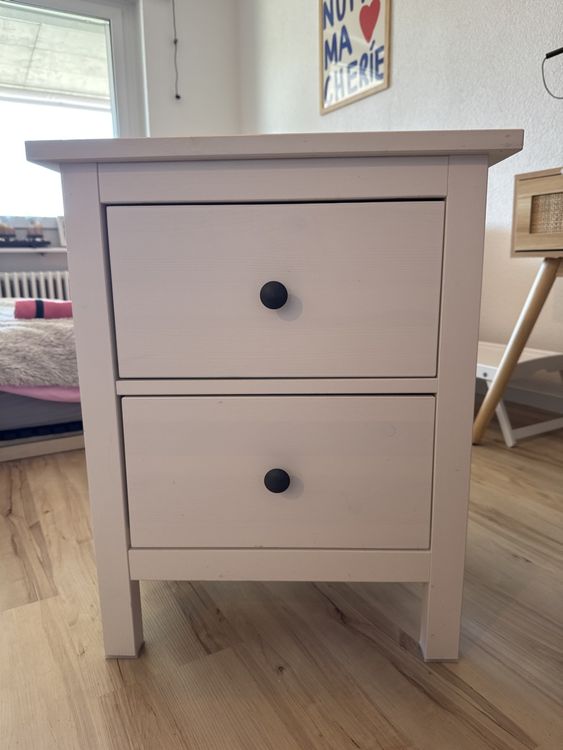Weisser Nachttisch mit 2 Schubladen von Ikea | Kaufen auf Ricardo