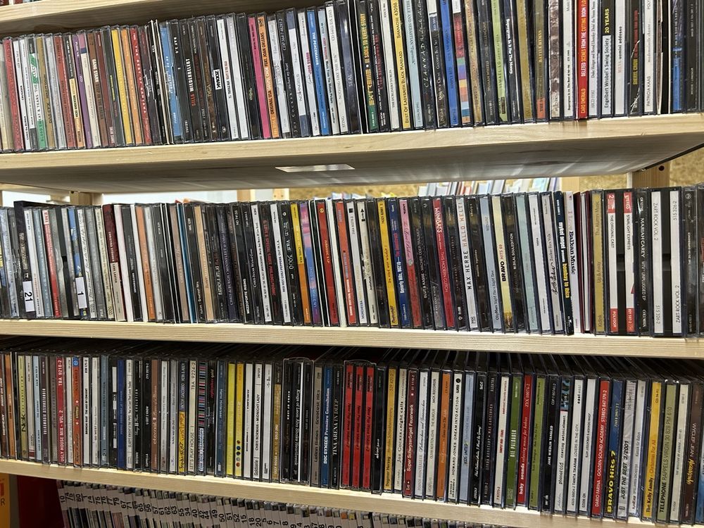 CD Sammlung mit über 10‘000 CDs (Gebraucht) in Bitsch für CHF 901 – nur ...