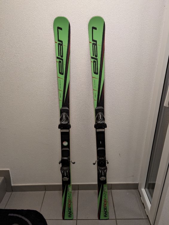 Skis Elan Race RG 142 cm (Gebraucht) in Magglingen/Macolin für CHF 70 ...