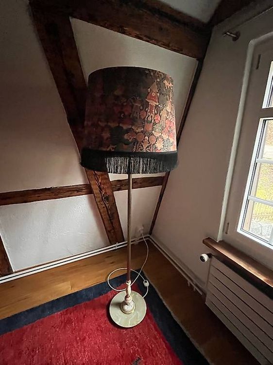 Antike Stehlampe mit modernem Schirm | Kaufen auf Ricardo