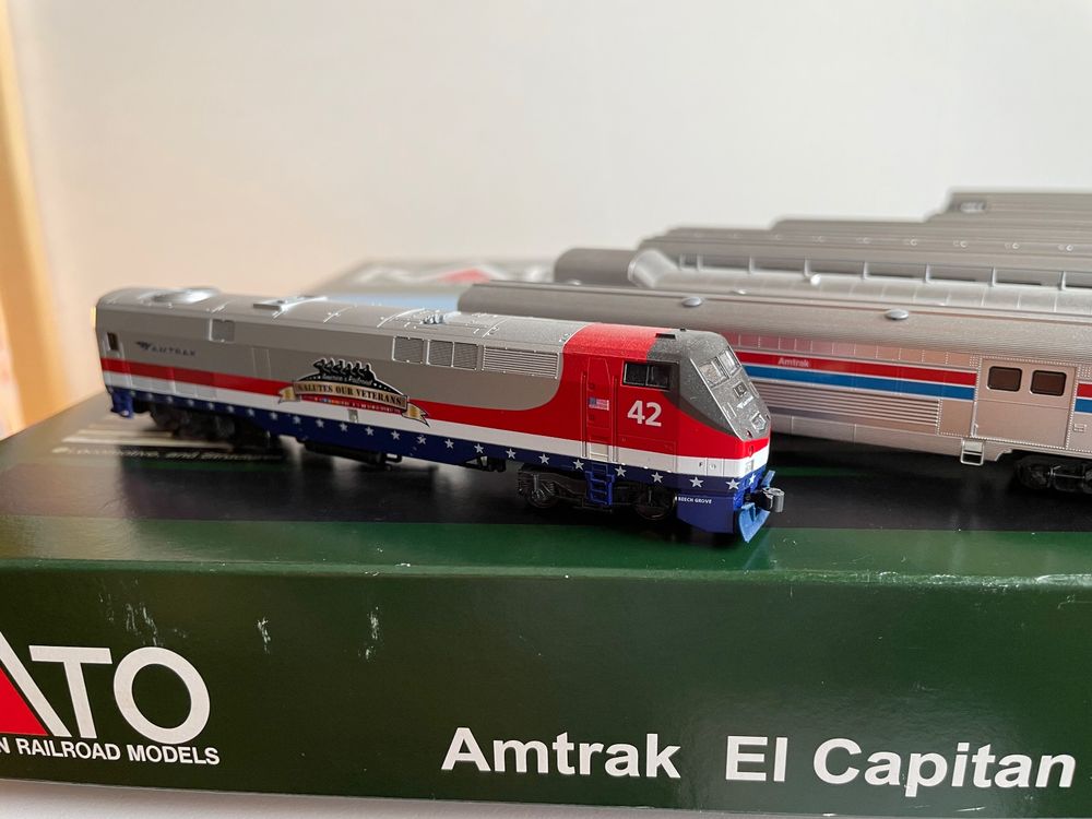 KATO USA N Zugset Amtrak Lok P42 Veterans und 9 Wagen (Gebraucht) in Olten für CHF 250 – mit ...