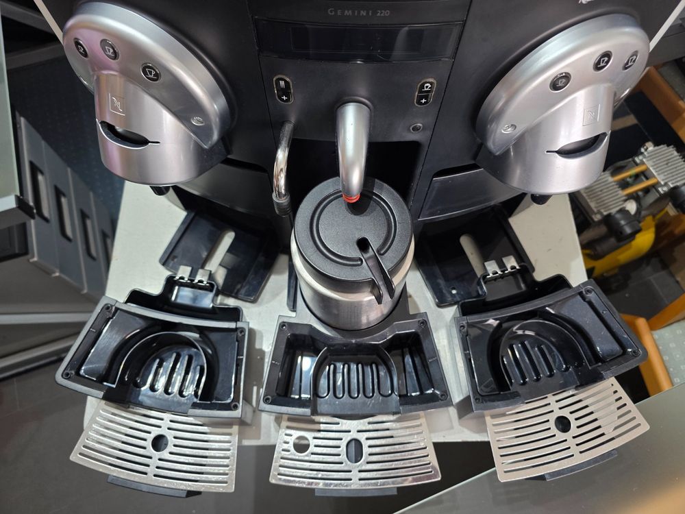 NESPRESSO GEMINI CS220 CS223 Typ 734 in gepflegtem Zustand (Gebraucht ...