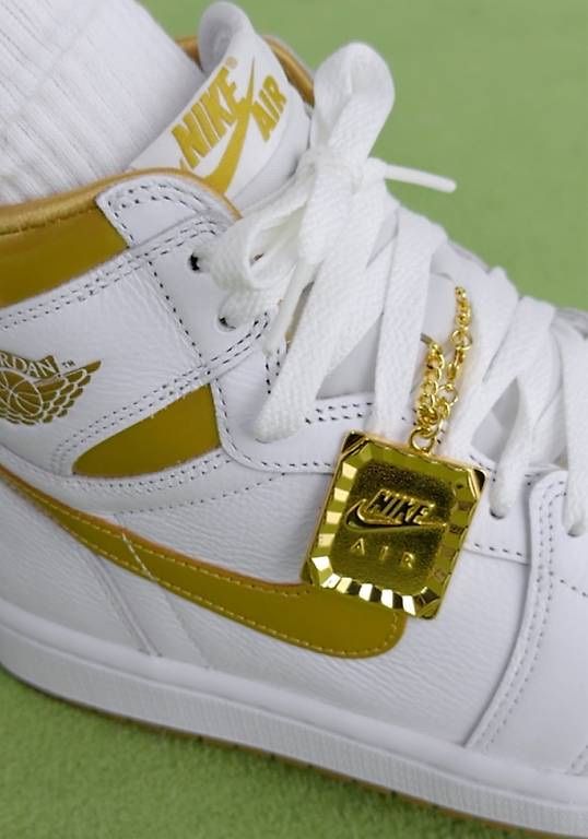Air Jordan 1 High OG Metallic Gold unisex N°42,5 (Usato) a Lugano per ...