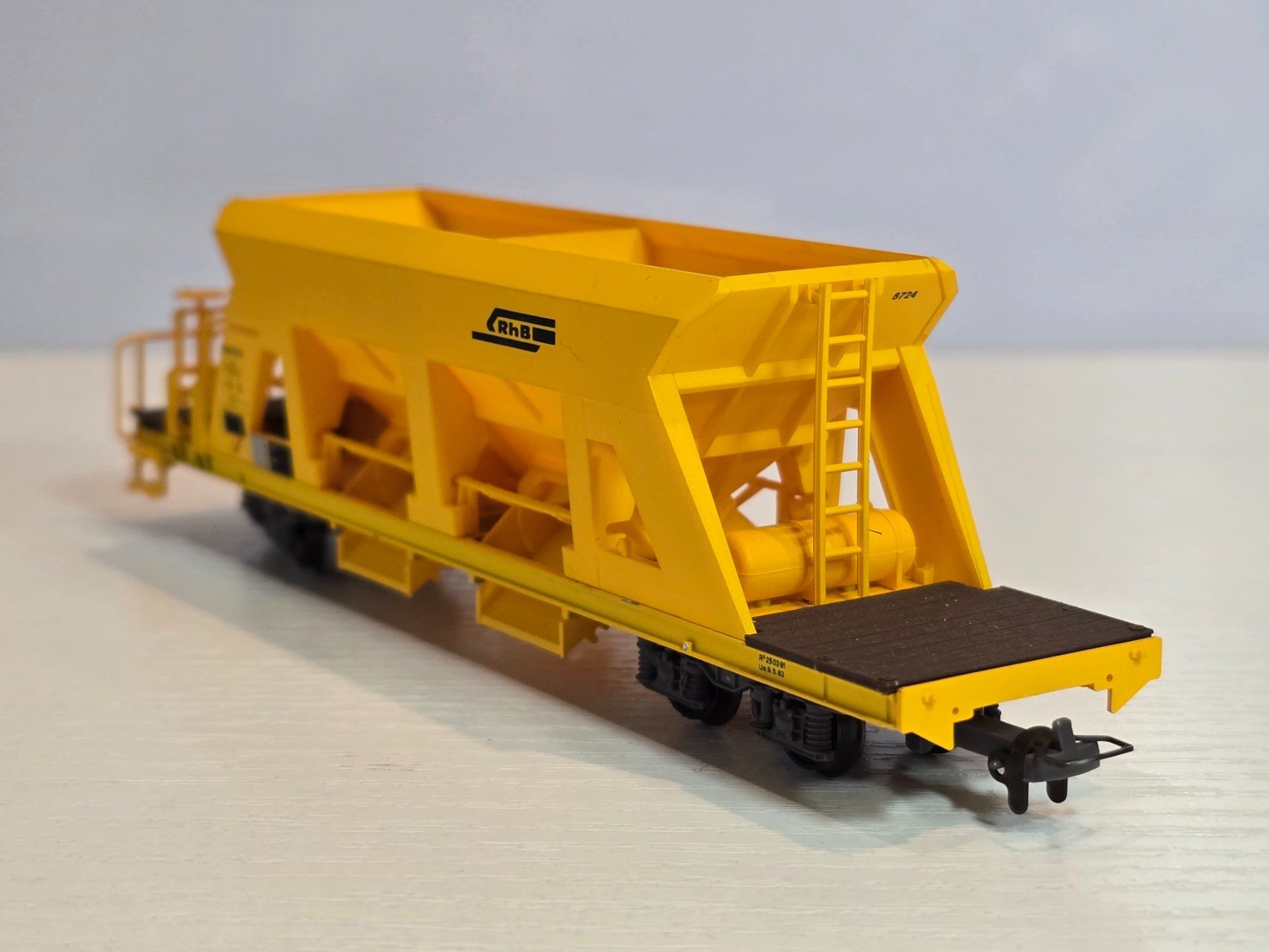 Bemo 2287124, RhB, Fad 8724 Kiestransportwagen gelb, Vitrine (Neu ...