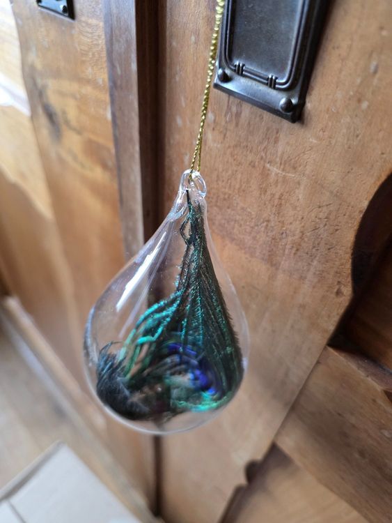 Tropfen Glas mit Pfauen Feder Dekoration Feng Shui Symbol (Gebraucht ...
