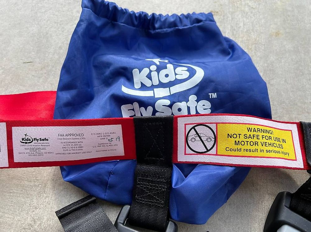 CARES Kids Fly Safe Flugzeuggurt (Gebraucht) in Olten für CHF 57 – mit ...