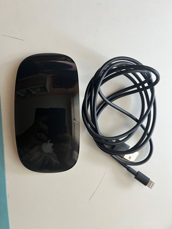 Apple Magic Mouse Schwarz, mit kabel. | Kaufen auf Ricardo