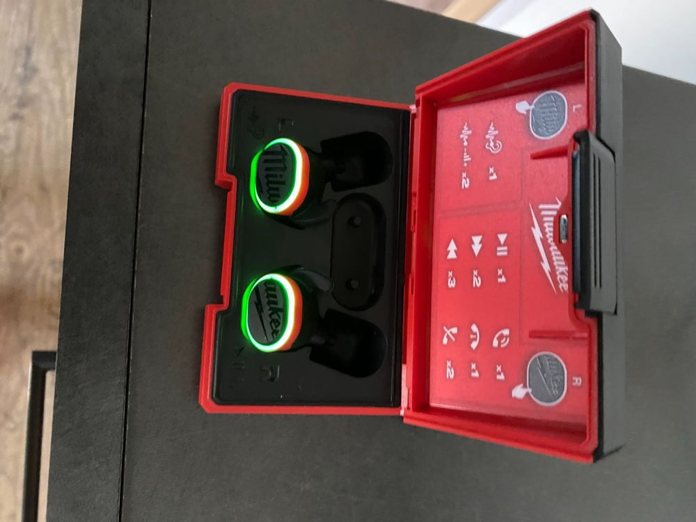MILWAUKEE BLUETOOTH GEHÖRSCHUTZ (Neu (gemäss Beschreibung)) in Eischoll ...