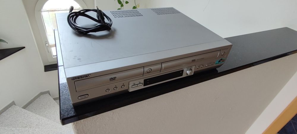 VHS & DVD Combi Recorder SLV-D950 von SONY (Gebraucht) in Schongau für CHF 220 – mit Lieferung ...