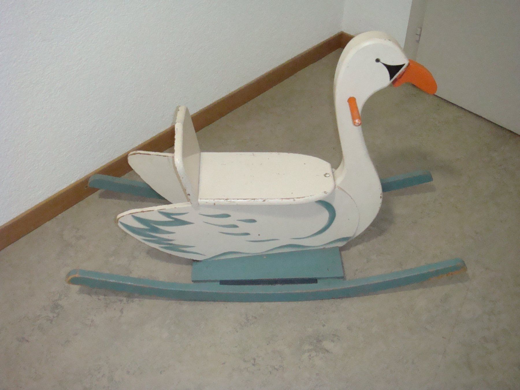 Sehr alter WISA GLORIA Schwan (Gebraucht) in Moosseedorf für CHF 65 – nur Abholung auf Ricardo ...