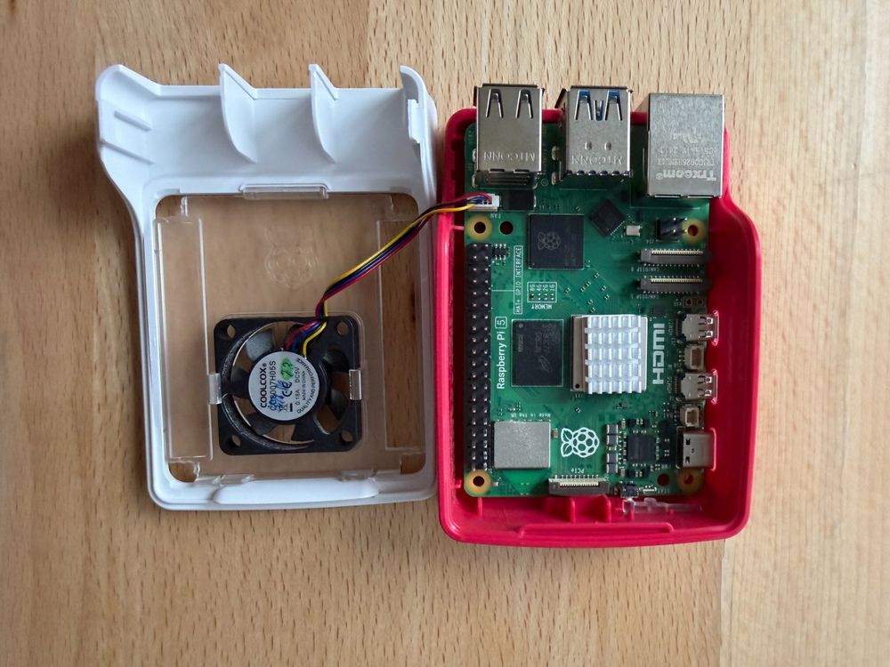 HutoPi Raspberry Pi 5 Starter Kit 8 GB + Capture Card (Gebraucht) in ...