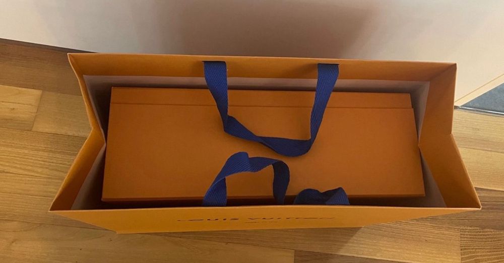 💖 Louis Vuitton Box und Papiertüte (Neu (gemäss Beschreibung)) in Steinhausen für CHF 42 – mit ...
