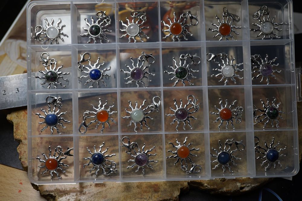 Sonnen Anhänger Set: 24 x Stück in Box set11 (Neu und originalverpackt) in Eschenbach SG für CHF ...