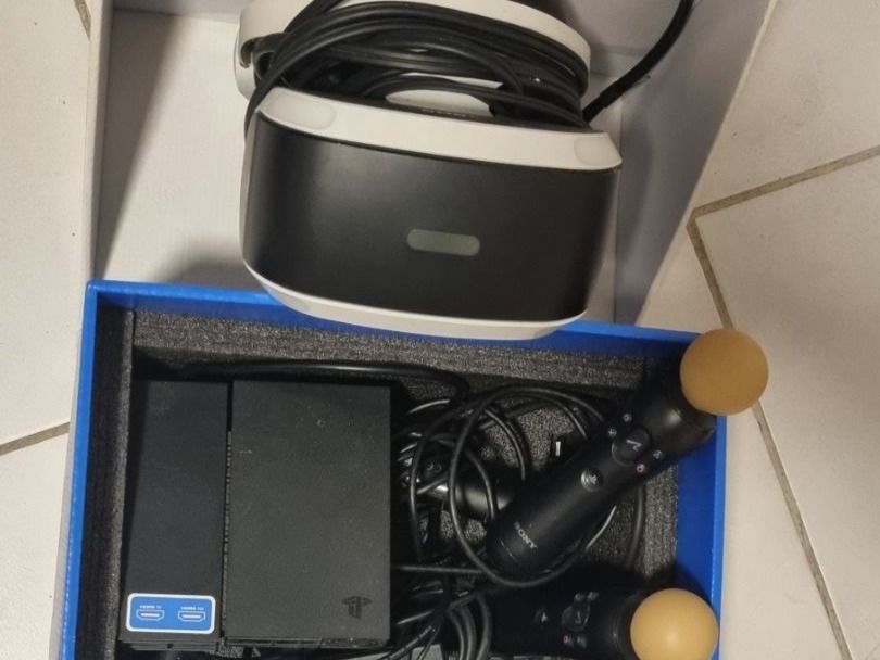 Ps4/VR-Brille+Kamera und 2 Controller | Kaufen auf Ricardo