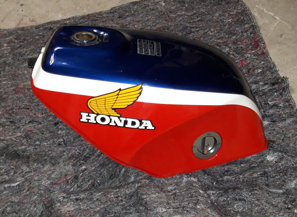 Honda VF1000R/E Benzintank guter rostfreier Zustand (Gebraucht) in ...
