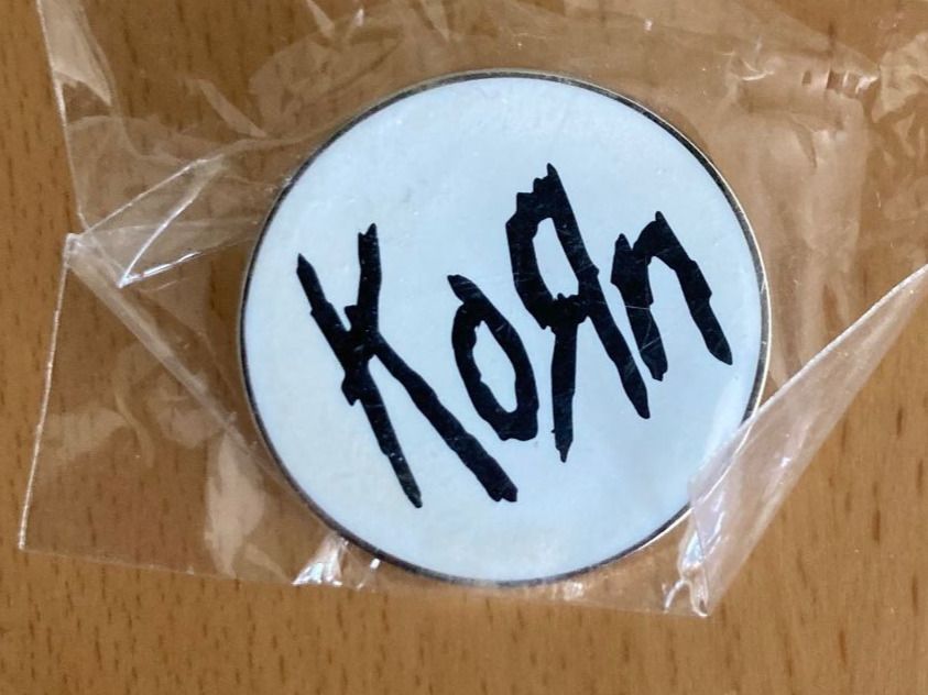 Korn Pin Anstecker Punk Metal Rock Band | Kaufen auf Ricardo