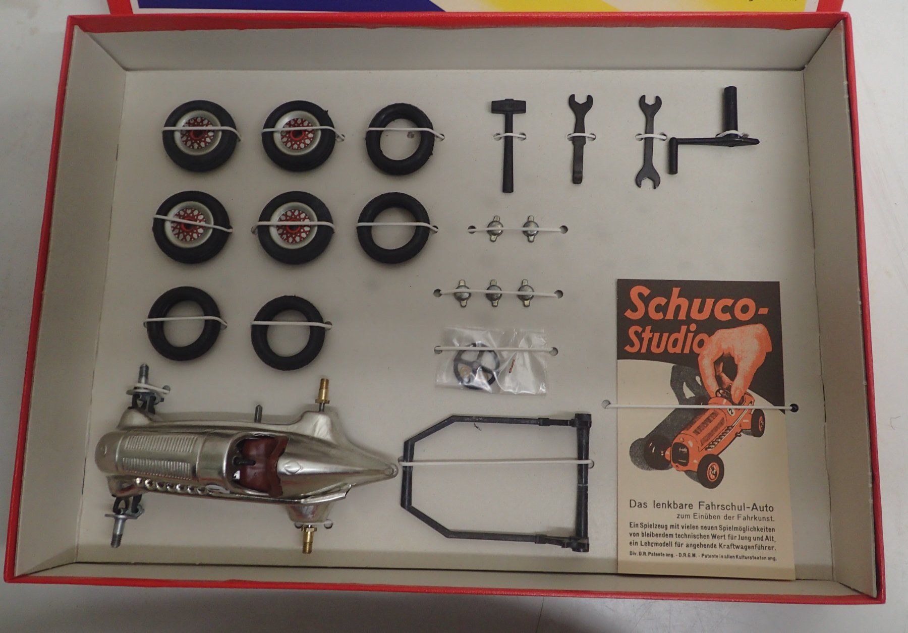 SCHUCO Studio 1055 - Rennwagen Bausatz , silber in OVP - NEU (Neuf ...